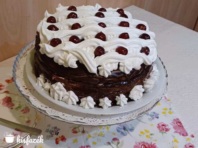Rumos meggyes csoki torta recept | Kisfazék