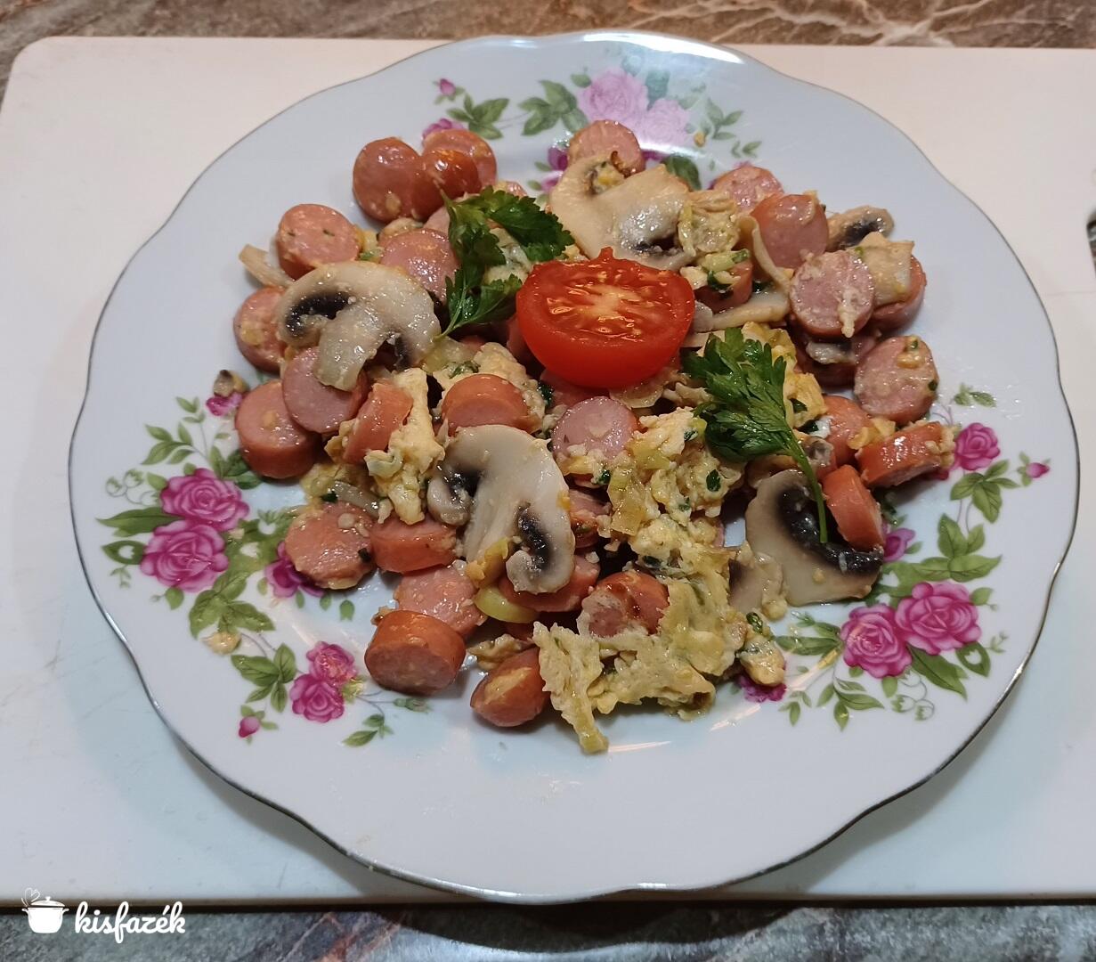 Gombás virslis rántotta recept 25 perc alatt